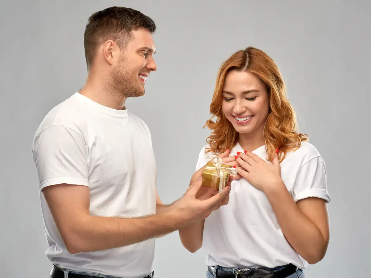 Is It Love Or A Lovebomb? How To Tell The Difference Between ...